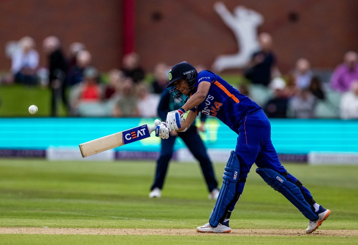 TWITTER REACTION : Harmanpreet Kaur 143 runs against England ...